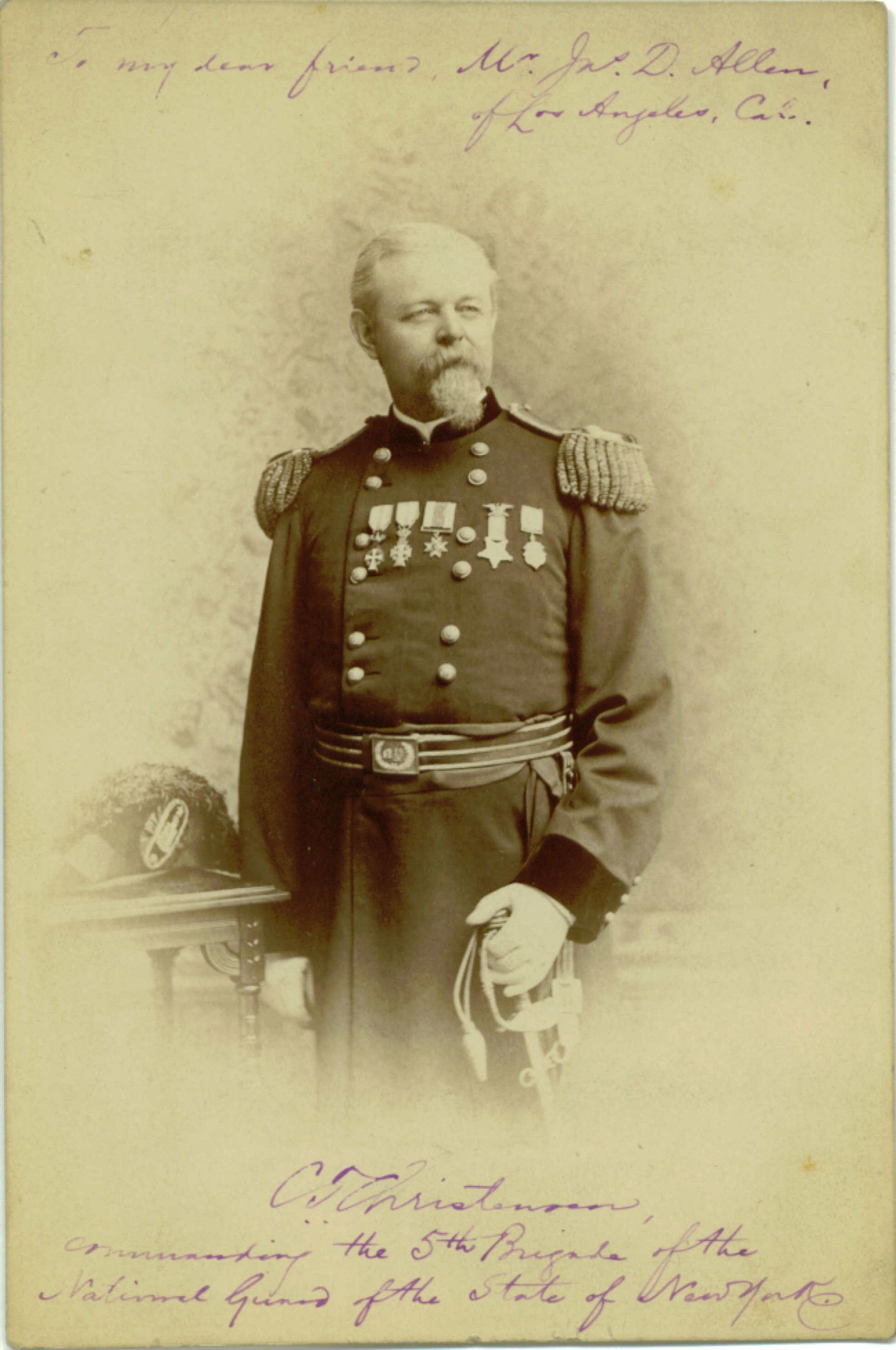 Philip Sampson: Rejs en statue af general Christensen • POV International