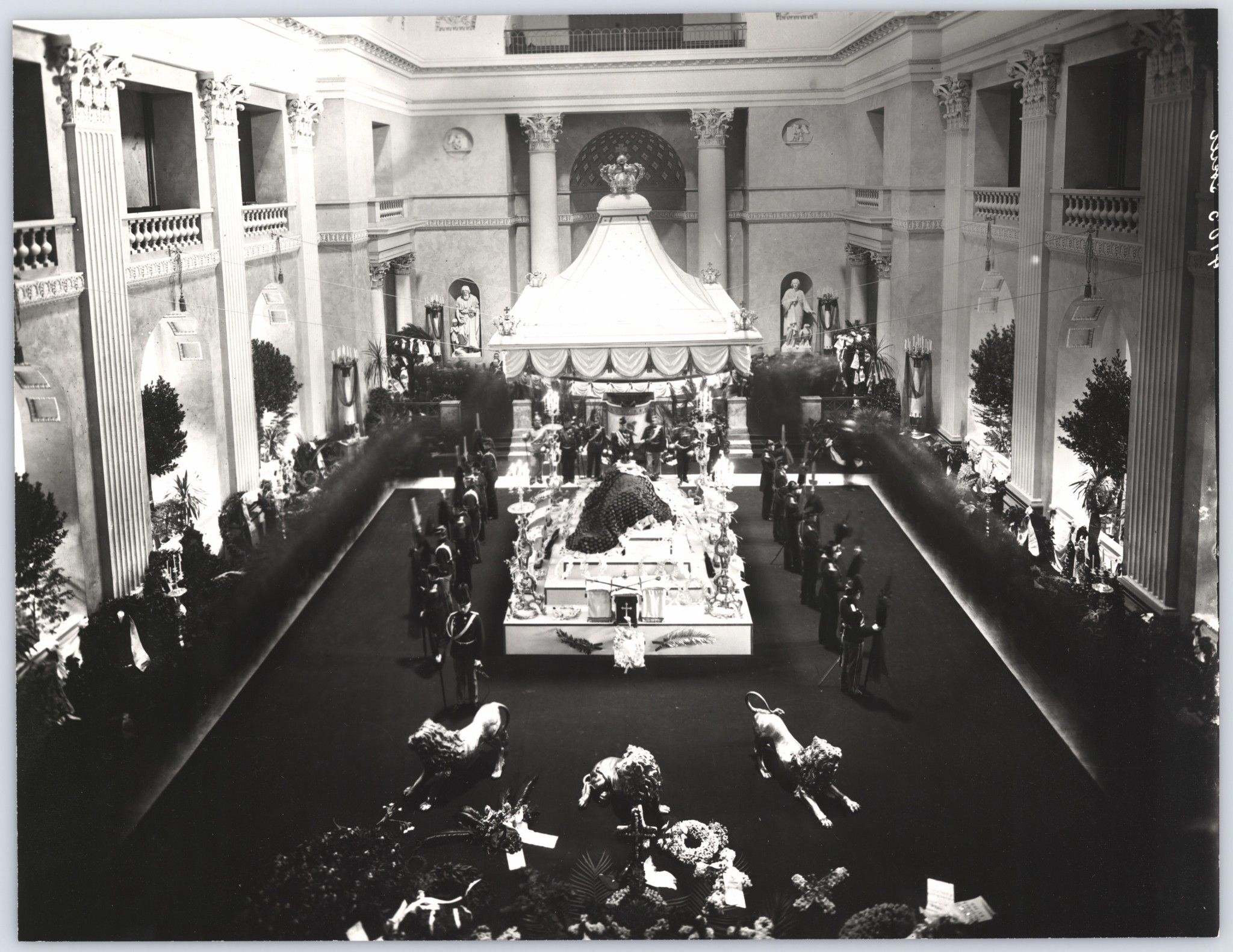 Castrum doloris – en sidste ære fuld af symboler • POV International