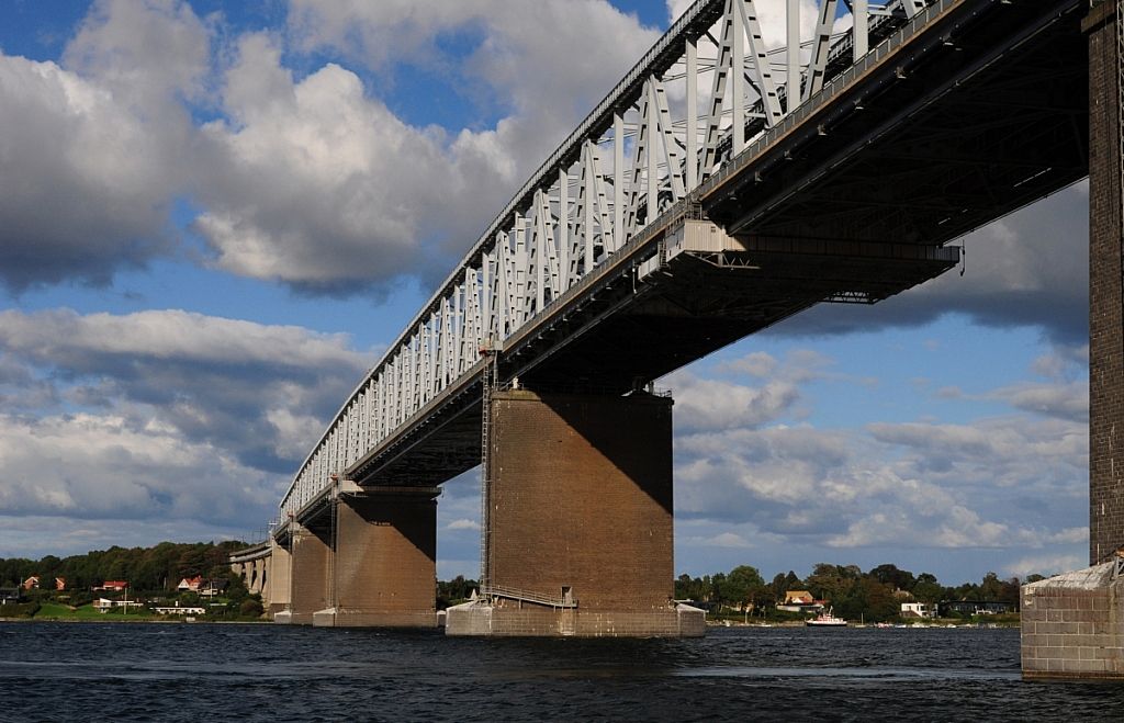 Lillebæltsbroen 85 år: Den lysende bindestreg mellem Jylland og Fyn • POV