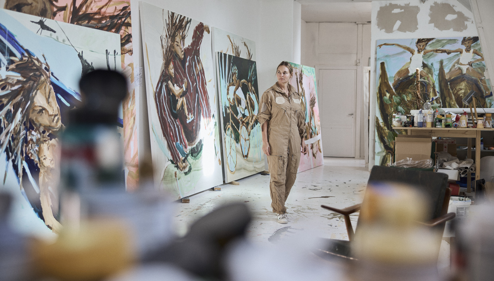 Mesteren, magikeren og maleren Mie Olise Kjærgaard har tændt håbets ...