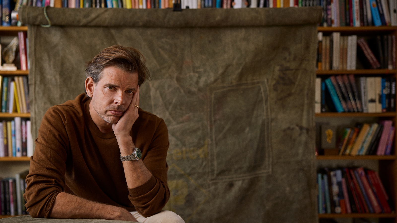 Alex Schulman minder os om, at alle har en barndomsorm, der gnaver