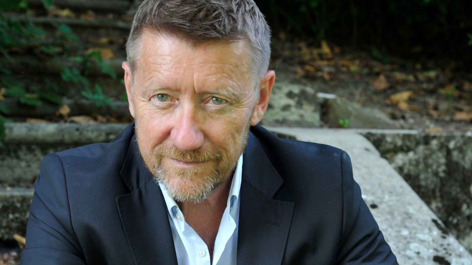 I Frederik Lind Køppens rensede rige opgives enhver sondring mellem ...
